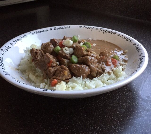 beef satay served cauliflower rice - Eating Ideas